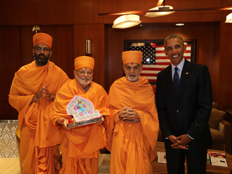 September 5, 2017: His Holiness Mahant Swami Maharaj meets with former ...